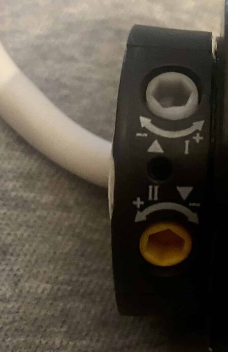 How do I set the limits on a relay operated electric blind